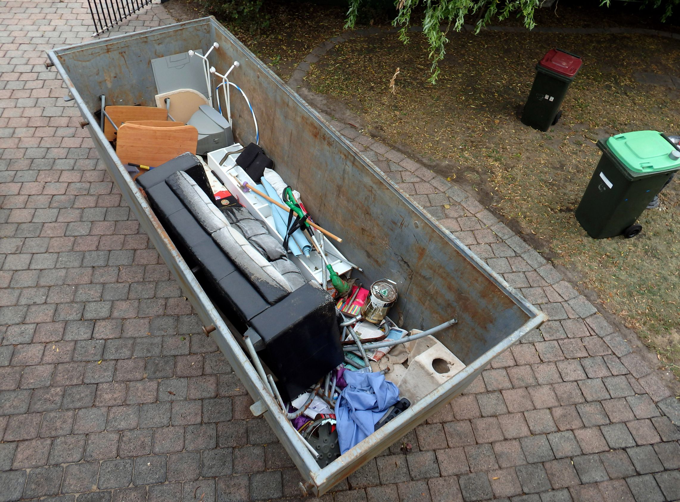 Advice and Tips for Hiring Skip Bins | Kwik Skips Advice and Tips for Hiring Skip Bins | Kwik Skips